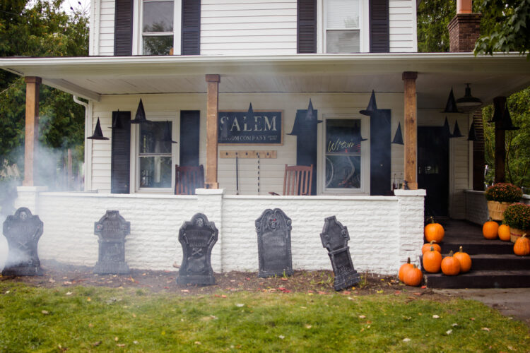 FARMHOUSE PORCH MAKEOVER WITH RUST-OLEUM