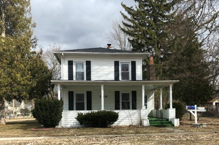 FARMHOUSE PORCH MAKEOVER WITH RUST-OLEUM